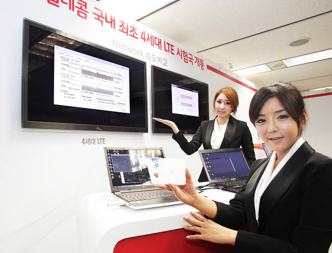 영화 다운로드 더 빠르게··· 영상통화 선명하게 - SKT, '4세대 LTE' 국내 첫 시연